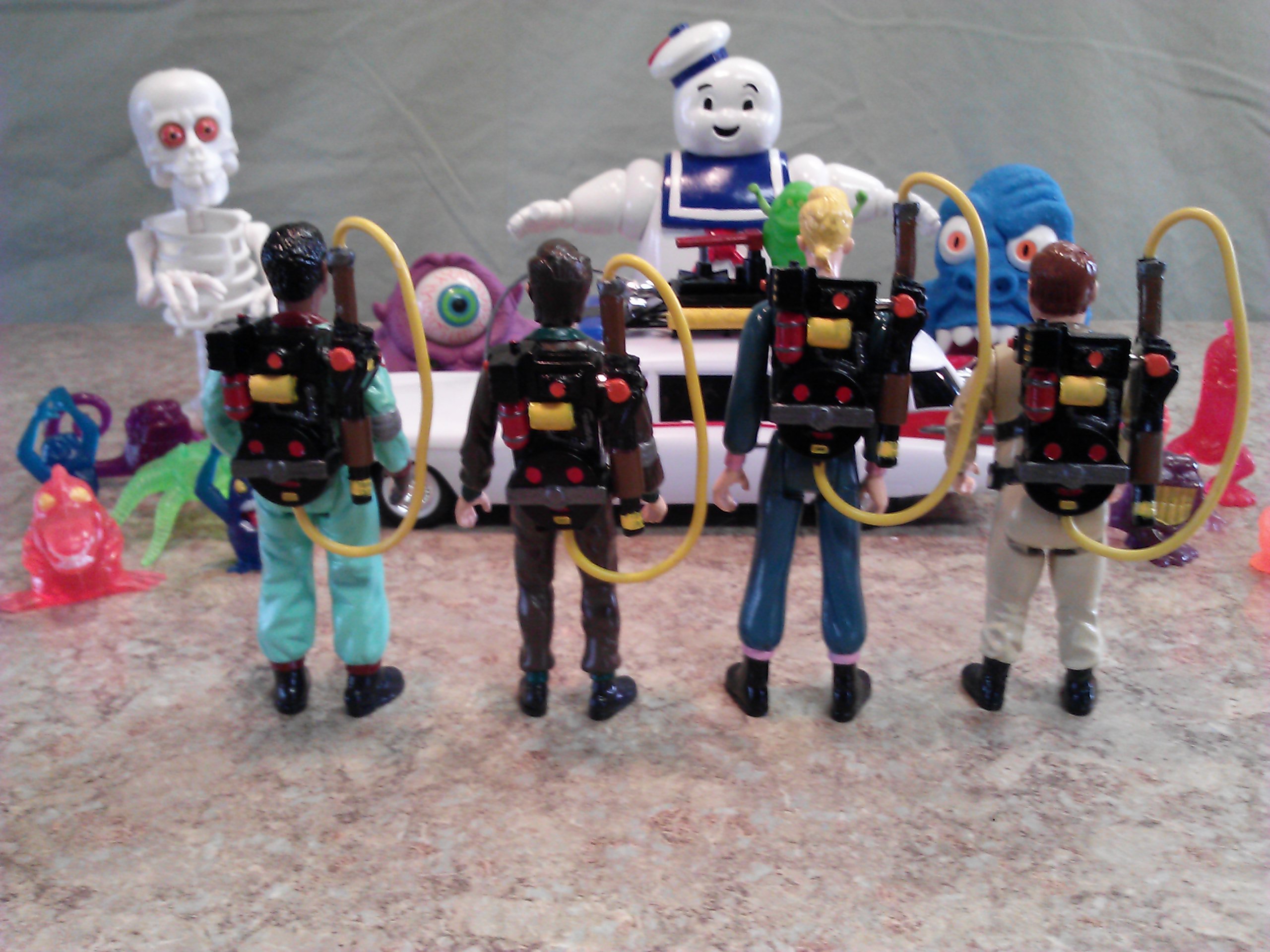 Custom Kenner The Real Ghostbusters Figures & ECTO-1 – Ecto-Containment