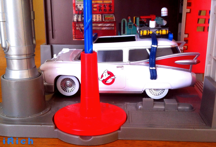 30th Anniversary: Funko Pop! Rides ECTO-1 – Ecto-Containment